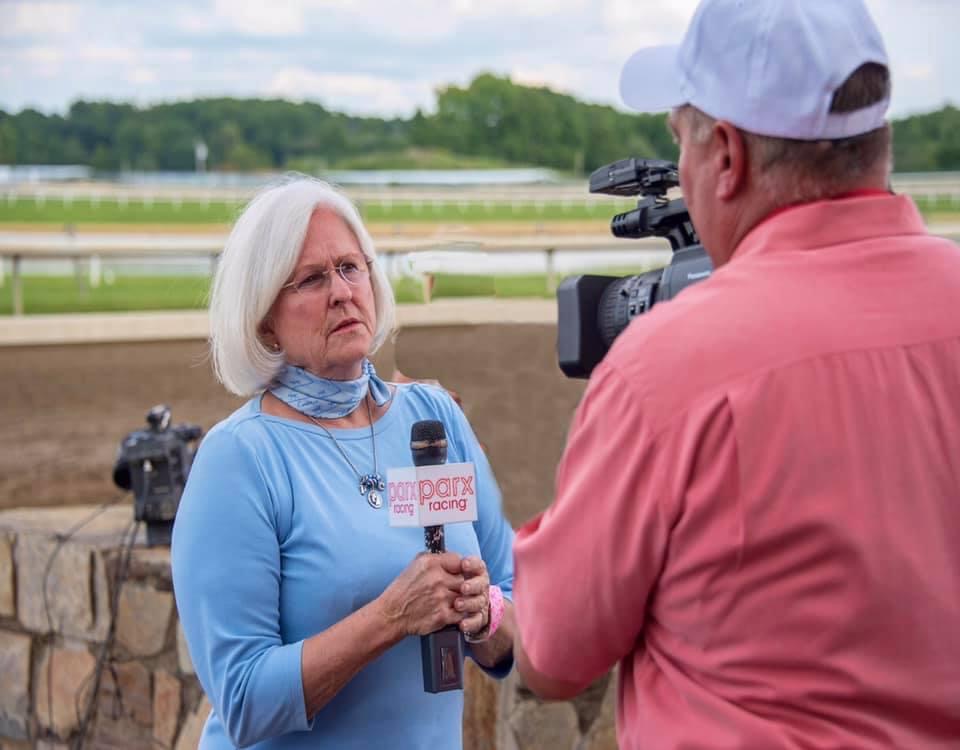 PROMOVER LAS ESTRELLAS DE LAS CARRERAS DE CABALLOS - BRUCE CASELLA ...